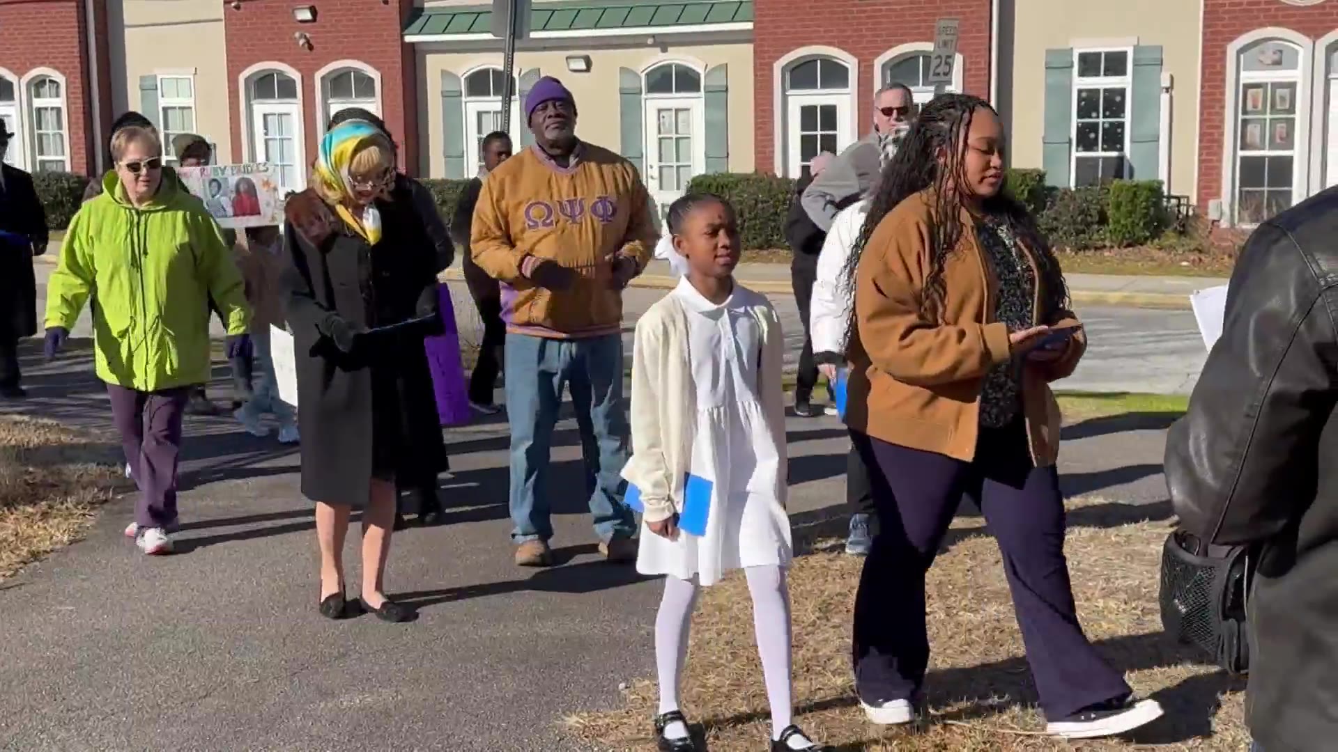 A “Walk with Ruby Bridges” puts youth play cast in her shoes – WJBF