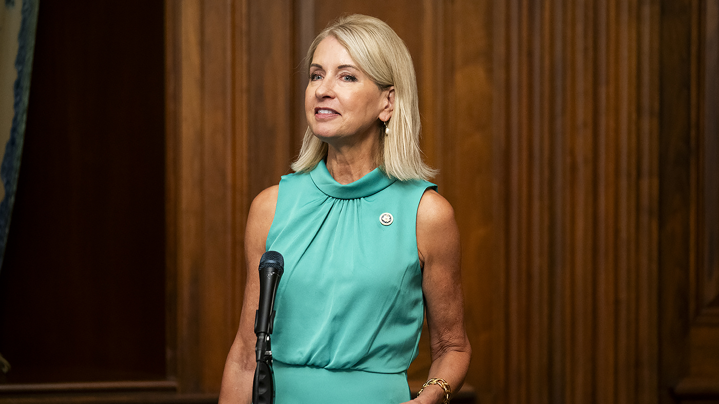 Rep. Mary Miller mistakes Sikh for Muslim, criticizes his prayer in ...