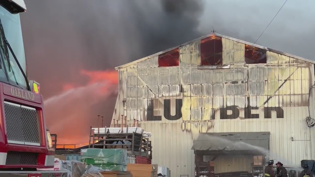 Dozens of firefighters respond to Oakland building fire – KRON4