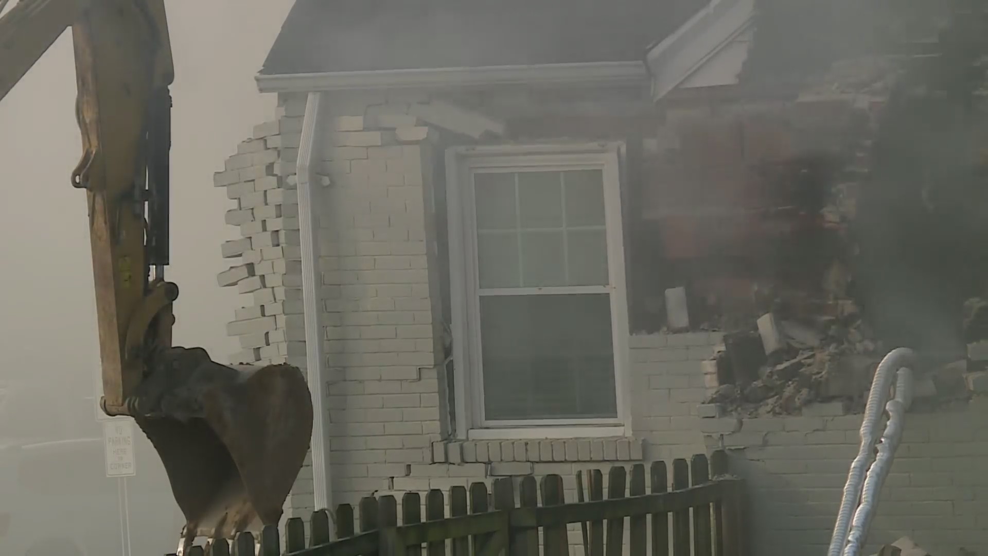 Gas leak leads to Glendale house explosion; four escape with minor ...