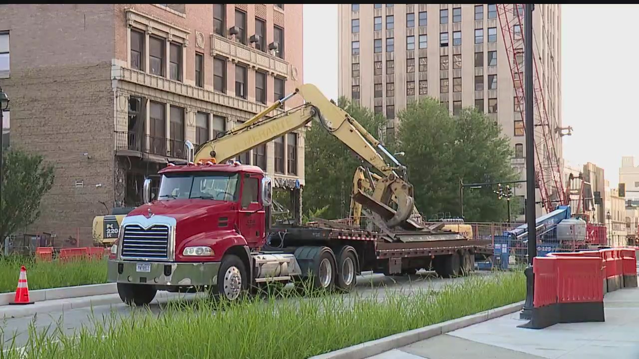 Crews begin prep to tear down Realty building – WKBN.com