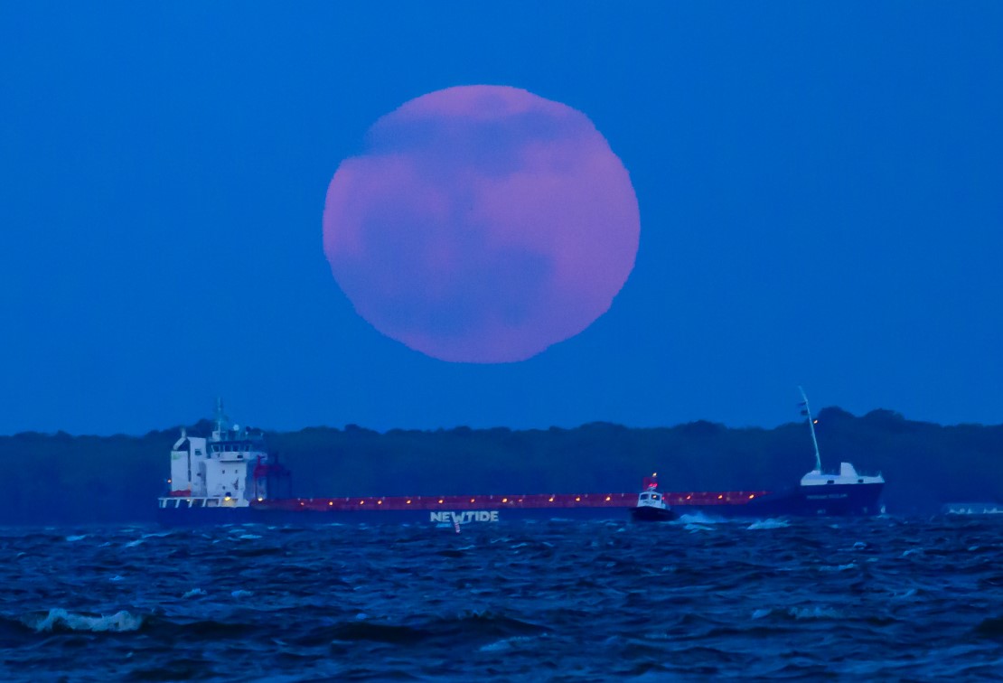 Pink Moon Lives Up to Its Name as It Rises Over Chesapeake Bay – WNCT