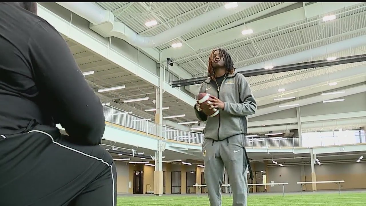 Warren G. Harding girls flag football team finishes first season – WKBN.com