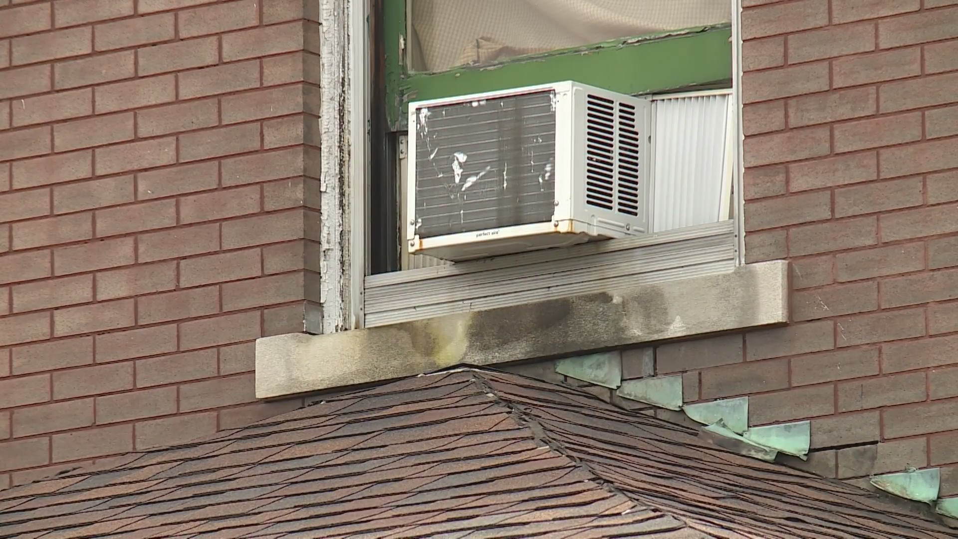 Extreme heat adds more challenges for tornado victims – FOX 2