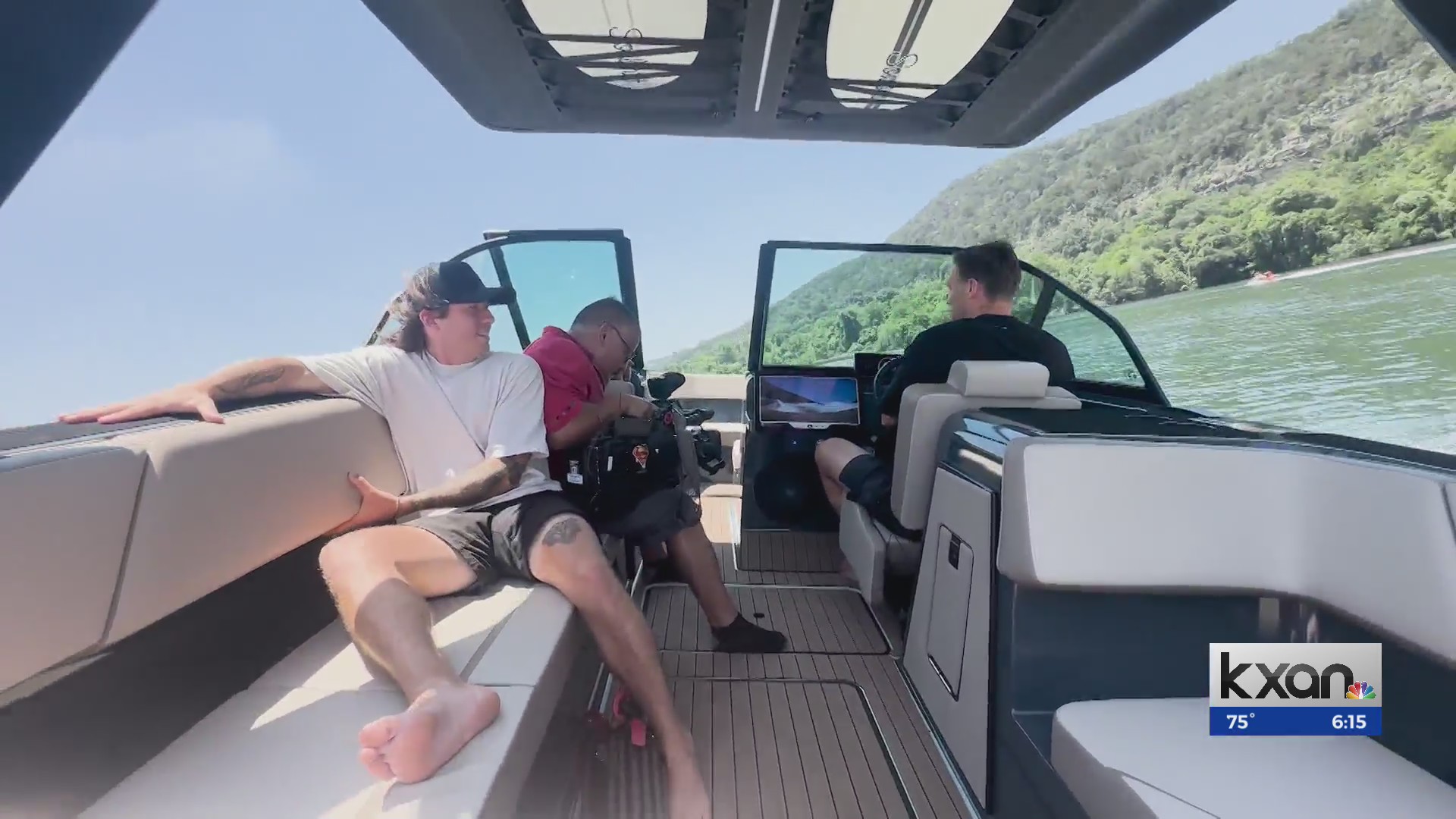 Mysterious boat signals new age of watersports on Lake Austin – KXAN Austin