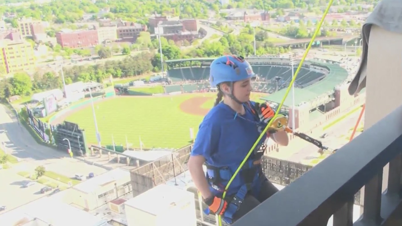 Leanne Byer rappels 21 Stories for Scouts – RochesterFirst