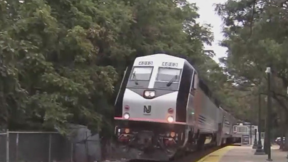 NJ Transit workers go on strike for first time since 1983 – PIX11