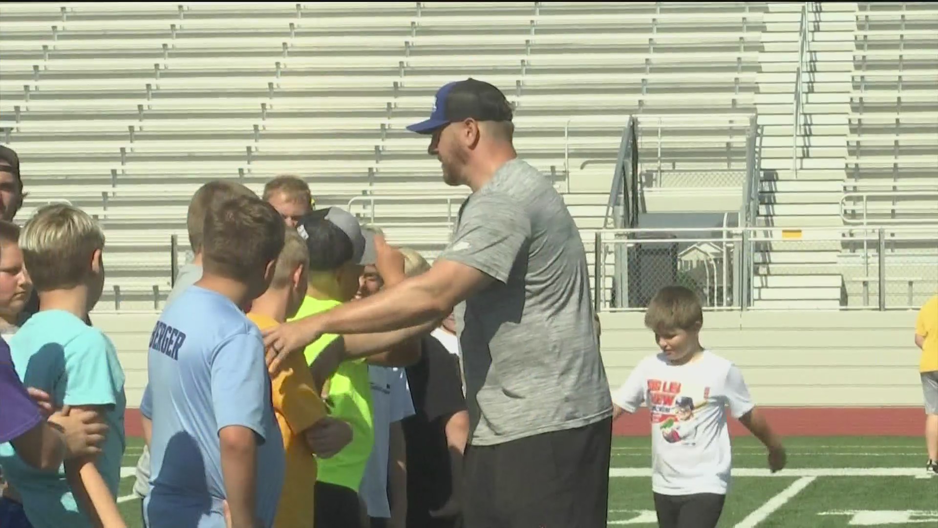 Football: NFL Vet Daniel Brunskill makes a visit back to Bismarck – KX NEWS