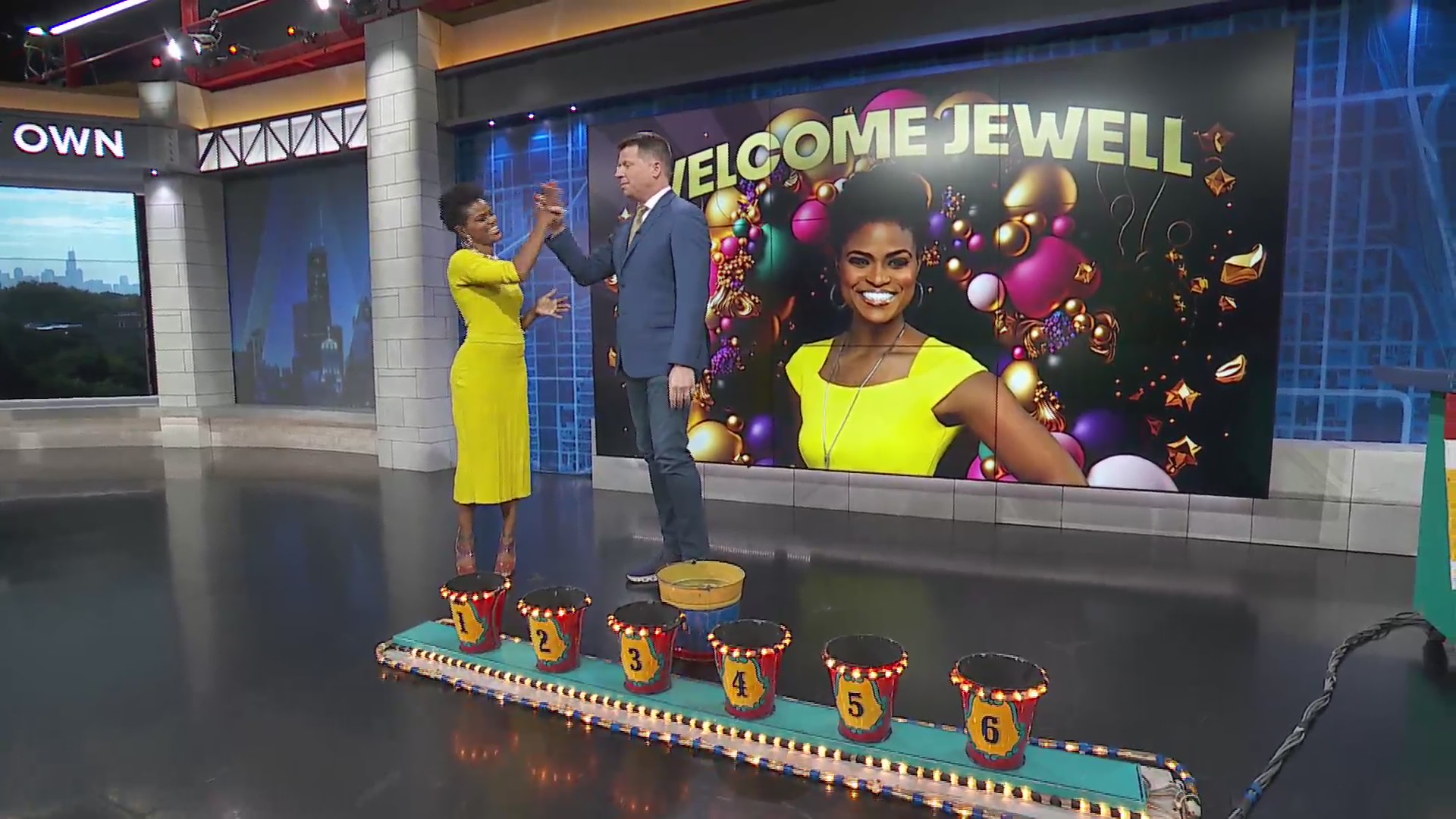 Jewell Hillery takes on Bozo Buckets and the Grand Prize Game – WGN-TV