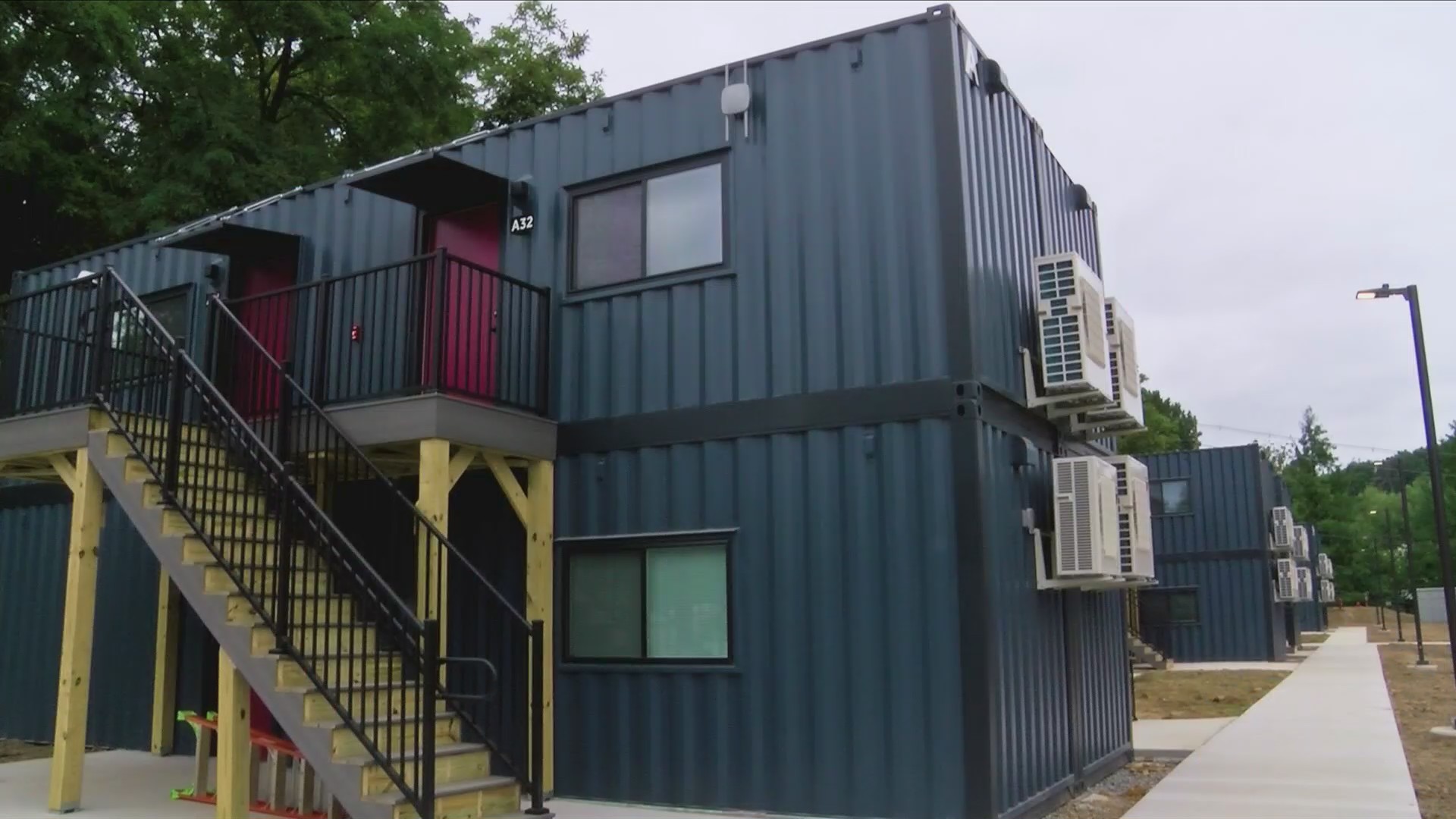 Roanoke College unveils new housing made from shipping containers – WFXRtv