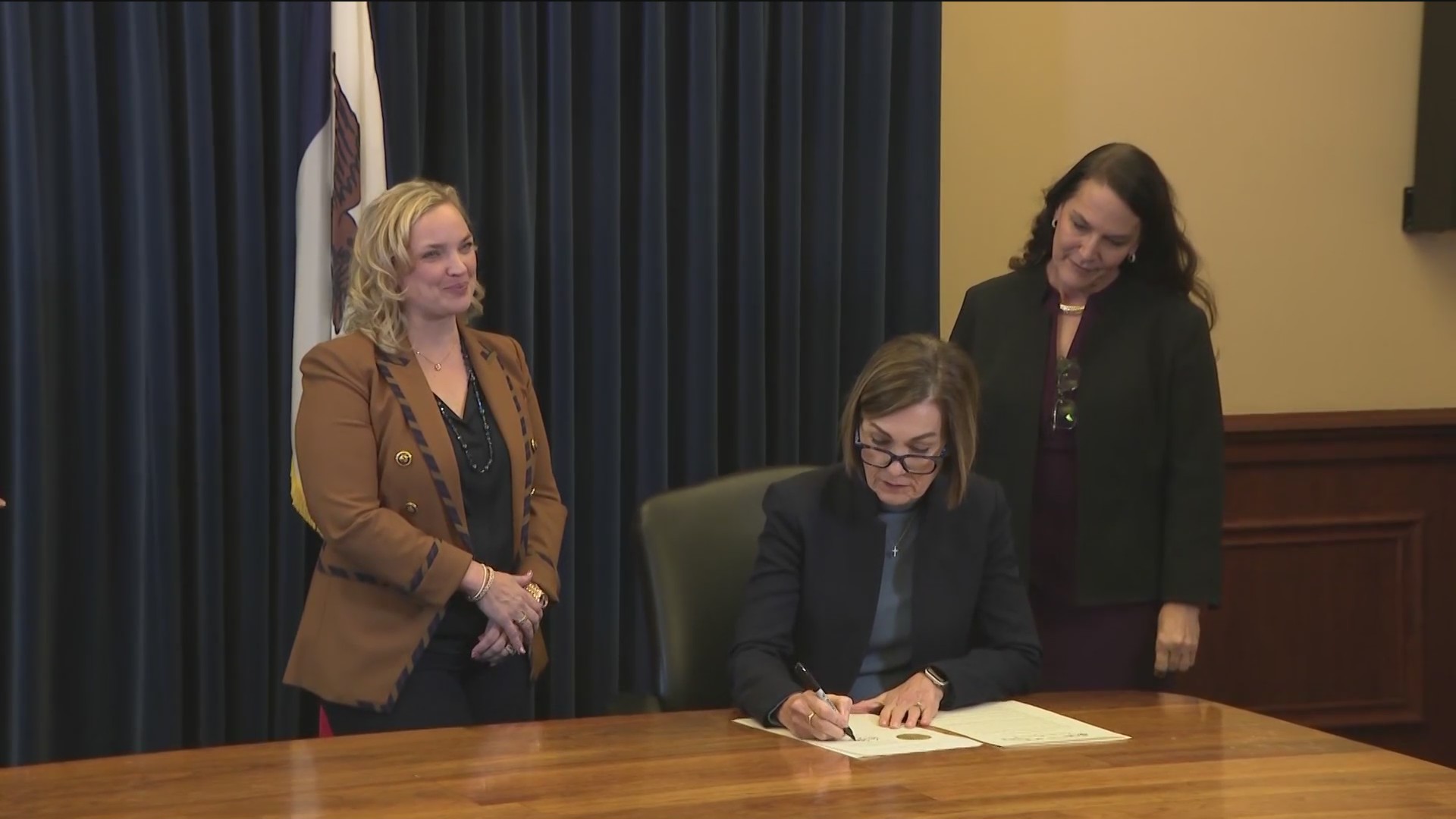 Gov. Reynolds signs executive order to create Iowa DOGE Task Force ...
