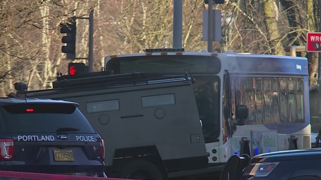 Man suspected of hijacking TriMet bus to remain in jail after waiving ...