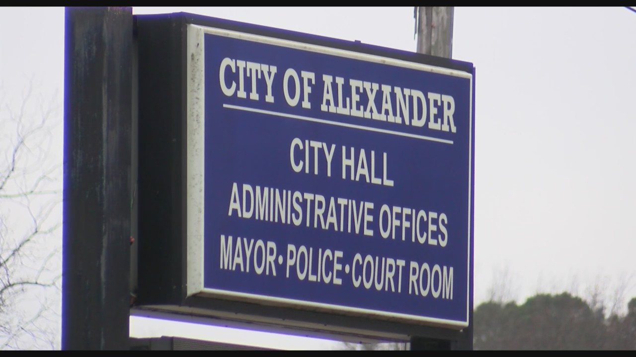 Alexander mayor fires police chief, locals react – KLRT – FOX16.com