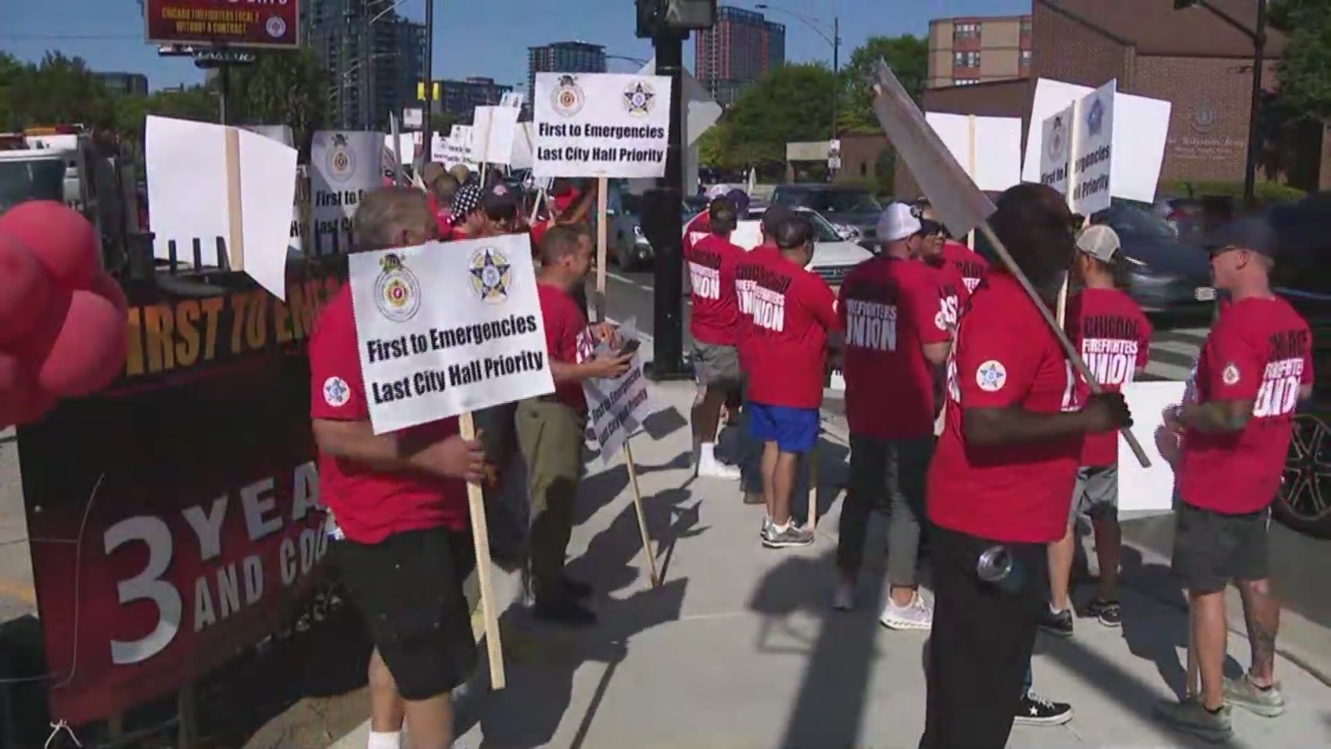Protestors rally outside Israeli Consulate on day 2 of DNC – WGN-TV