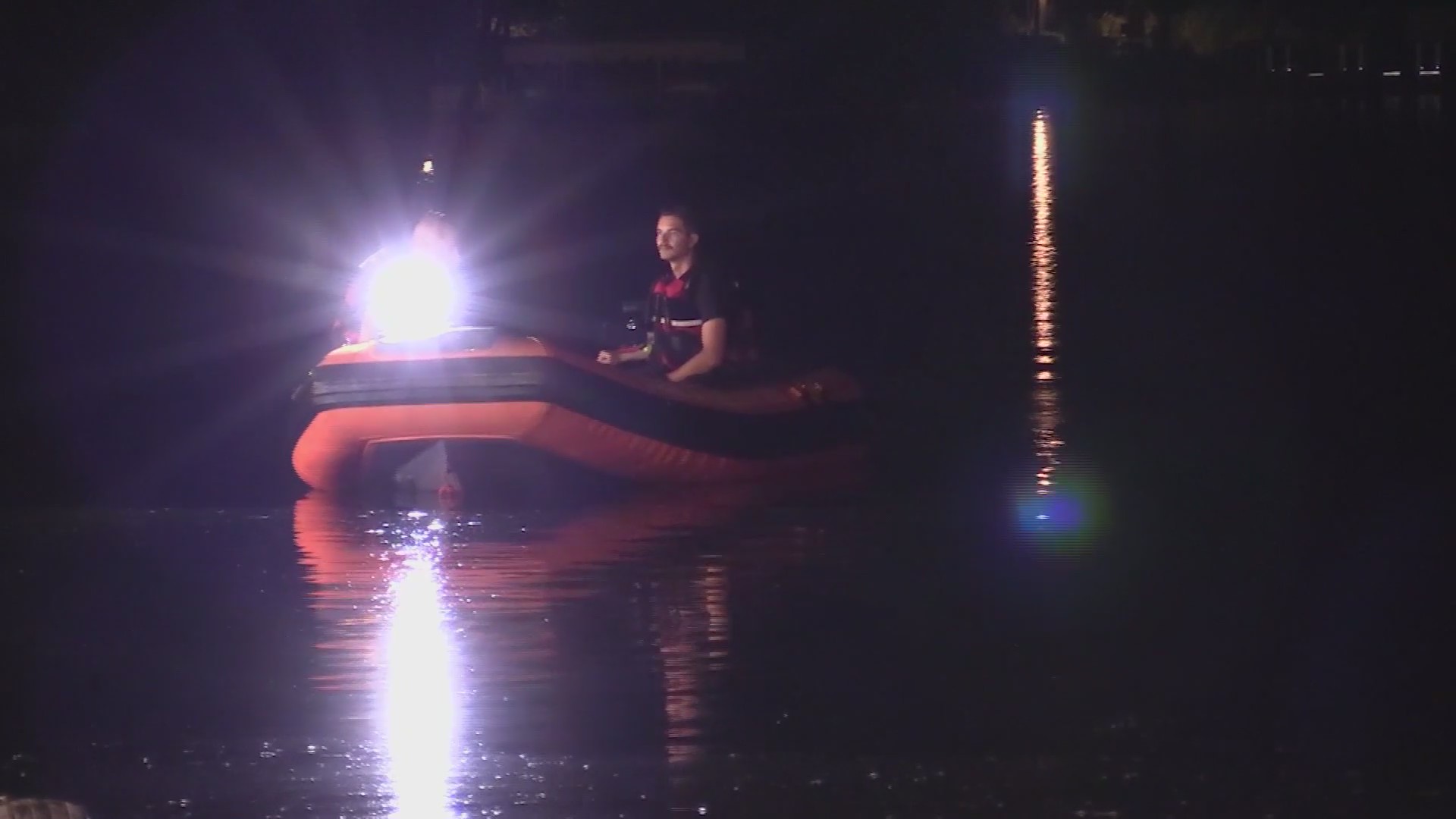 Crews in St. Charles search for missing kayaker on Fox River – WGN-TV