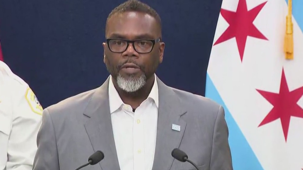 Chicago mayor stands firm in opposing Trump immigration policy ...