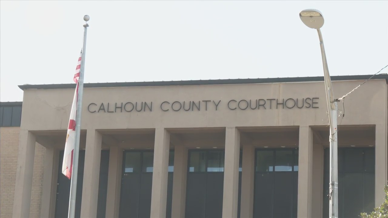 Calhoun County Courthouse transforms for Halloween – mypanhandle.com