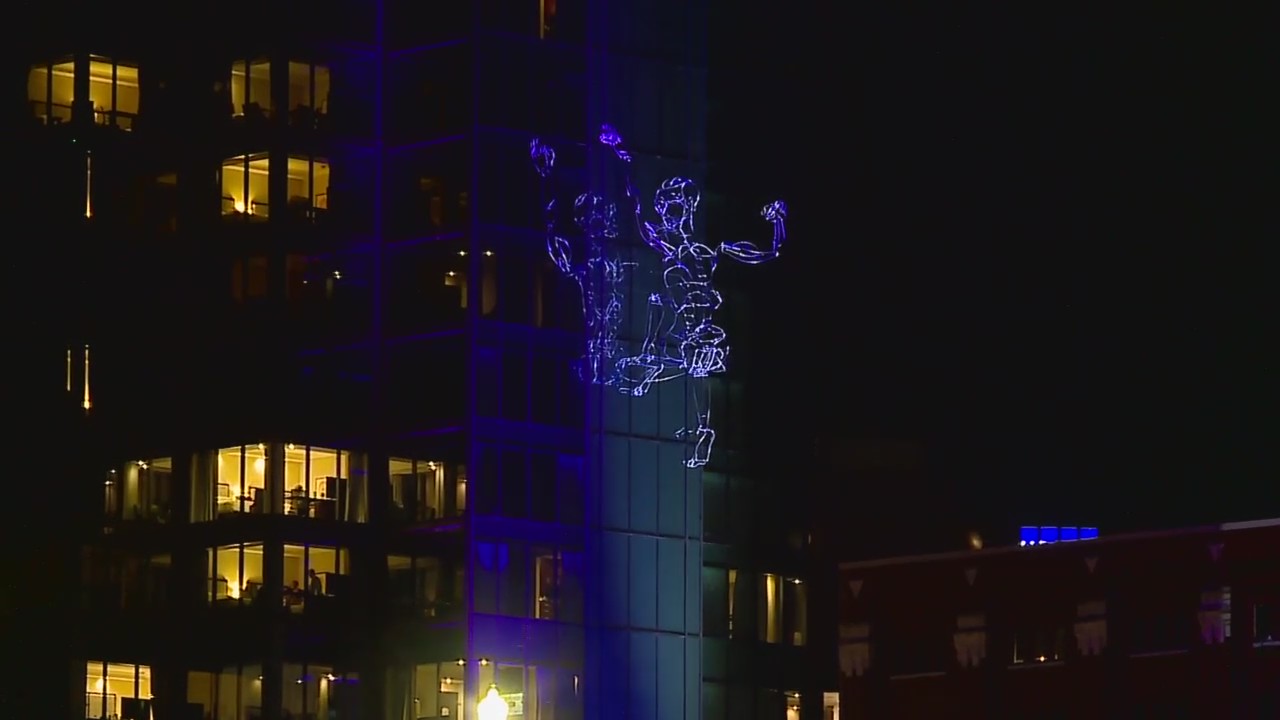35-foot puppet scales Amway Grand as ArtPrize kicks off – WOODTV.com
