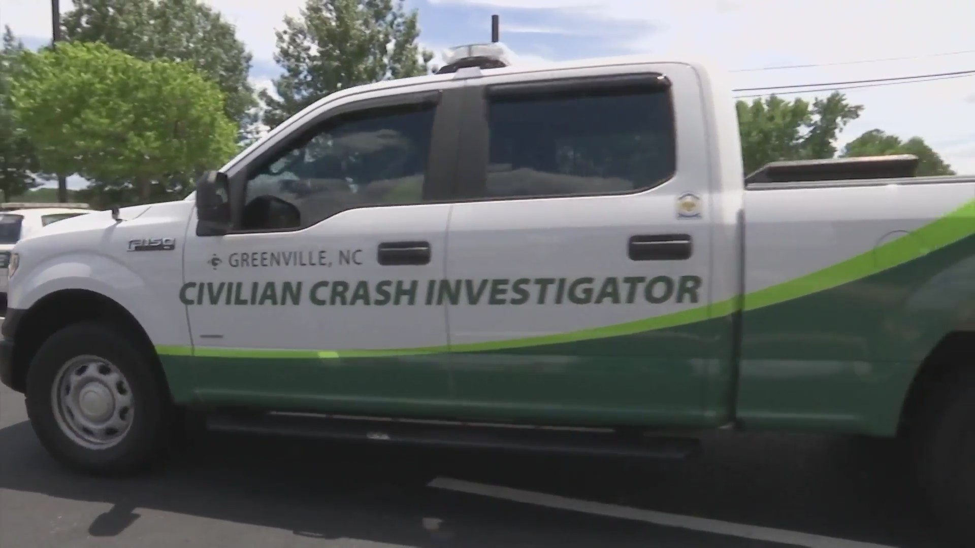 Civilian Crash Investigators in action, how they help law enforcement ...