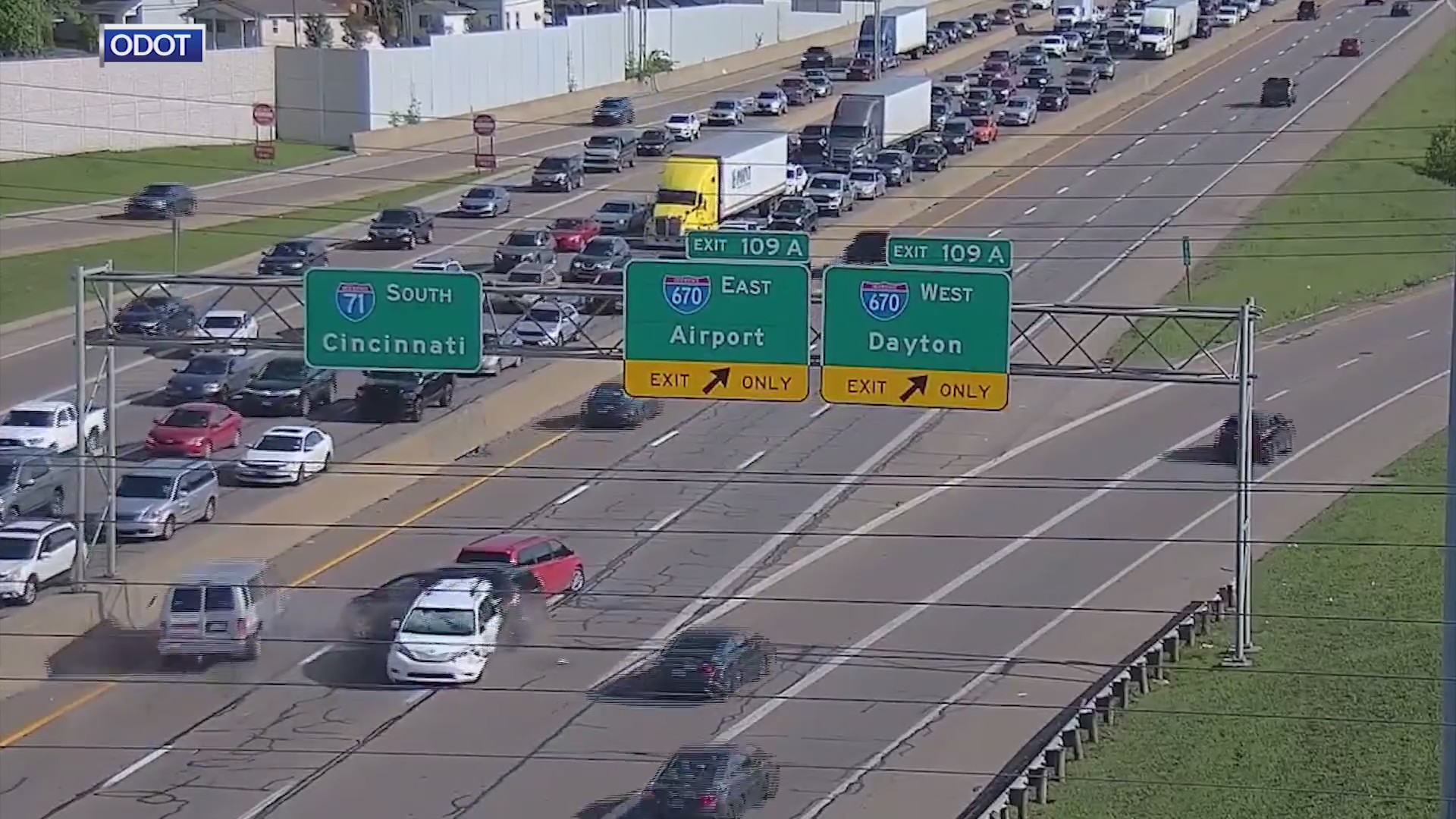 Three cars crash on Interstate 71 behind stopped car before exit – NBC4 ...