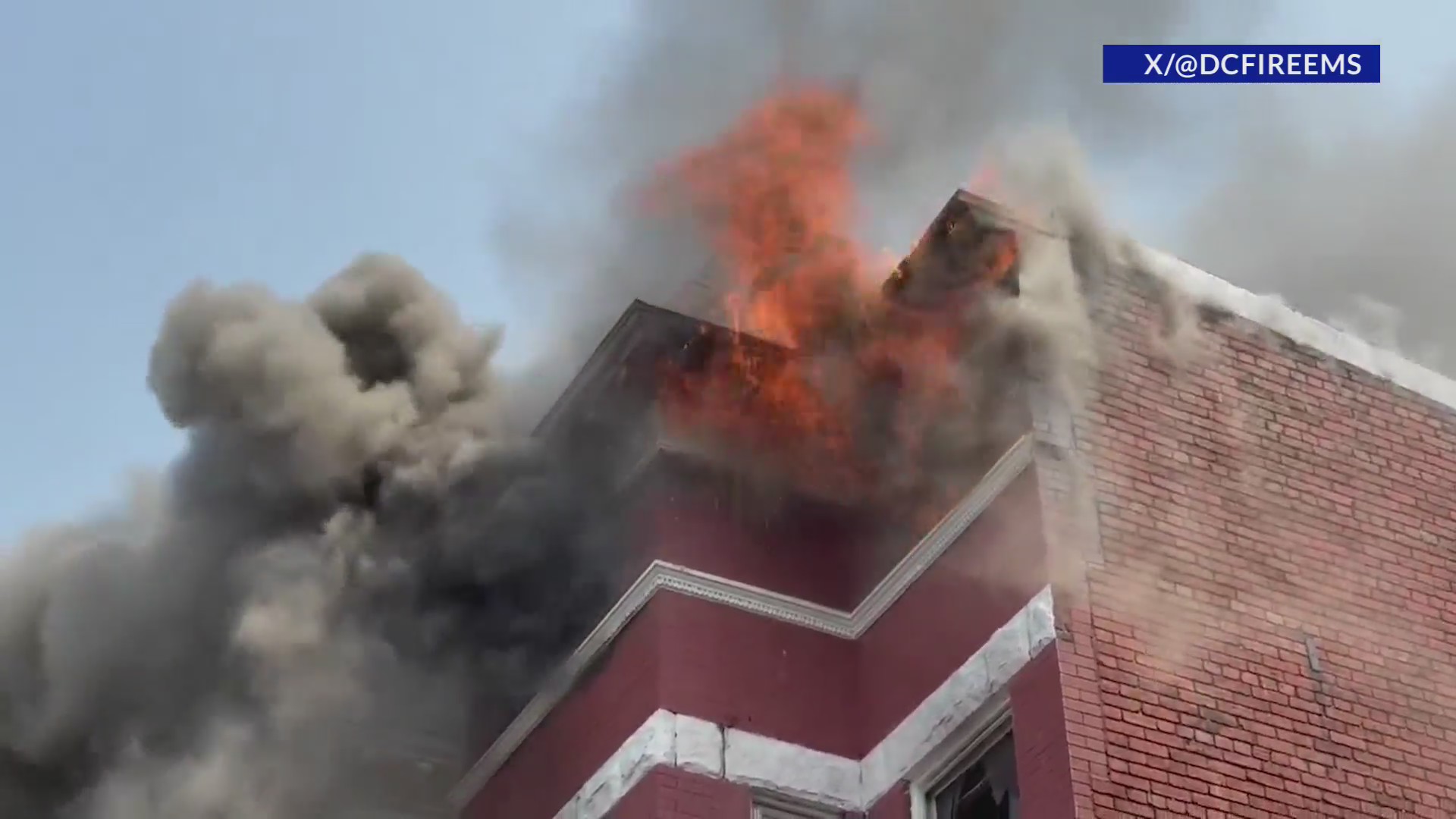 Over 100 firefighters battle Northwest DC rowhouse fire – DC News Now ...