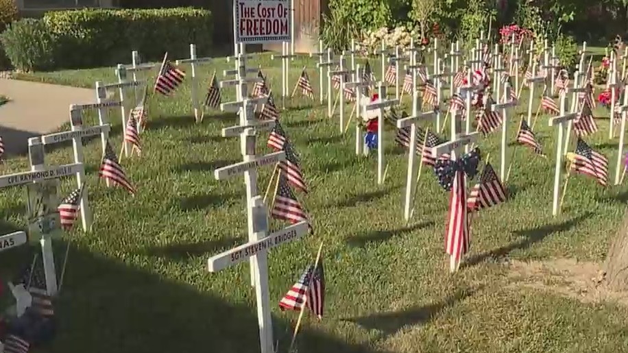 Modesto resident uses yard for mass memorial of veterans – FOX40 News