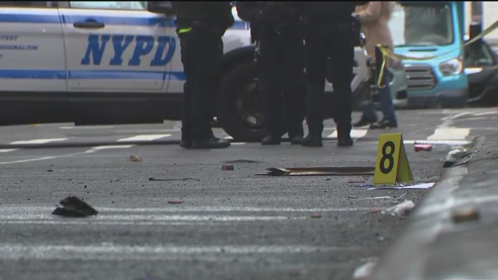 Man set on fire in Times Square, suspect sought by NYPD – PIX11