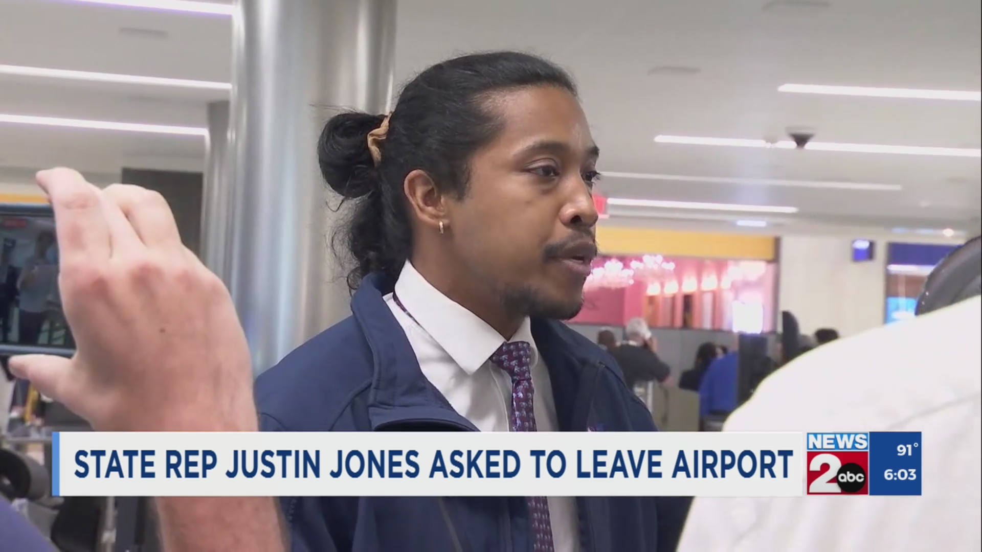 TN State Rep. Justin Jones asked to leave BNA – WKRN News 2