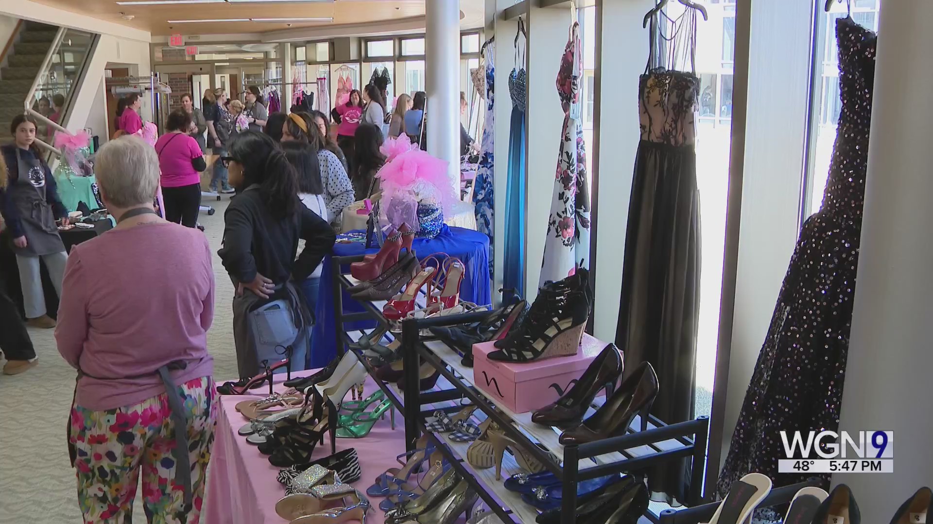 Lake County nonprofit offers free prom dresses to students – WGN-TV