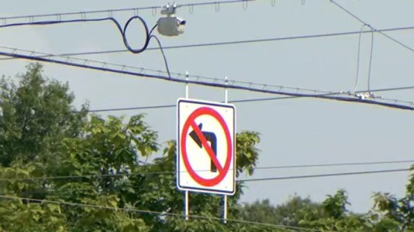 Drivers react to displaced left turn lane at Epworth Road and State ...