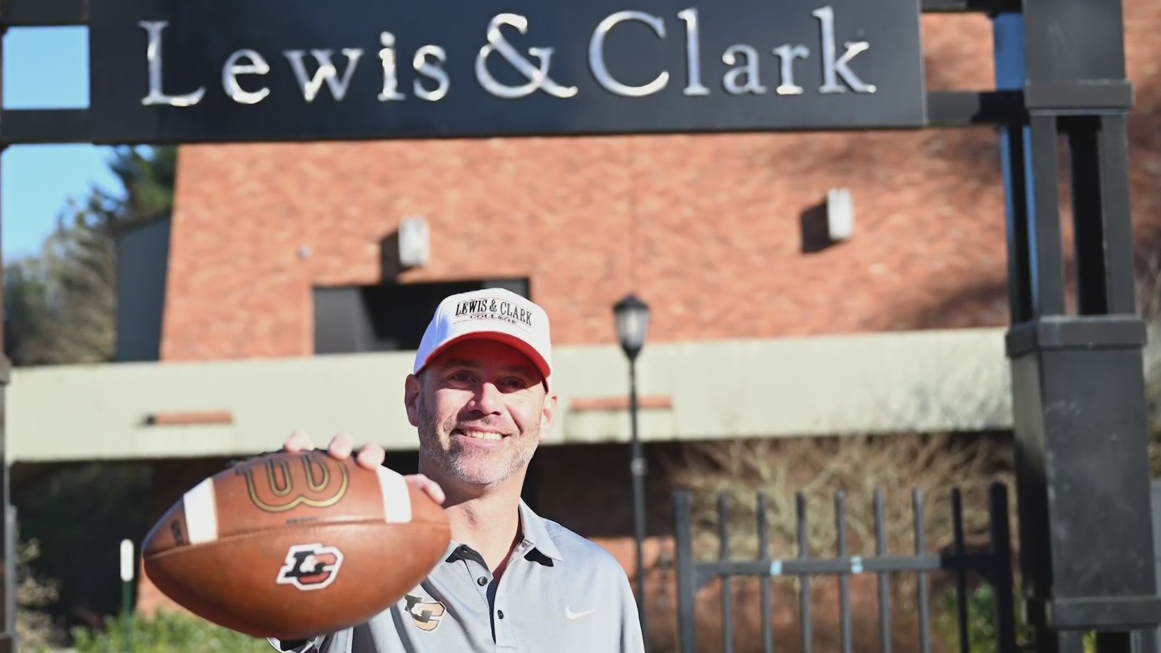 Brett Elliott led Linfield to title. Now he leads Lewis & Clark – KOIN.com