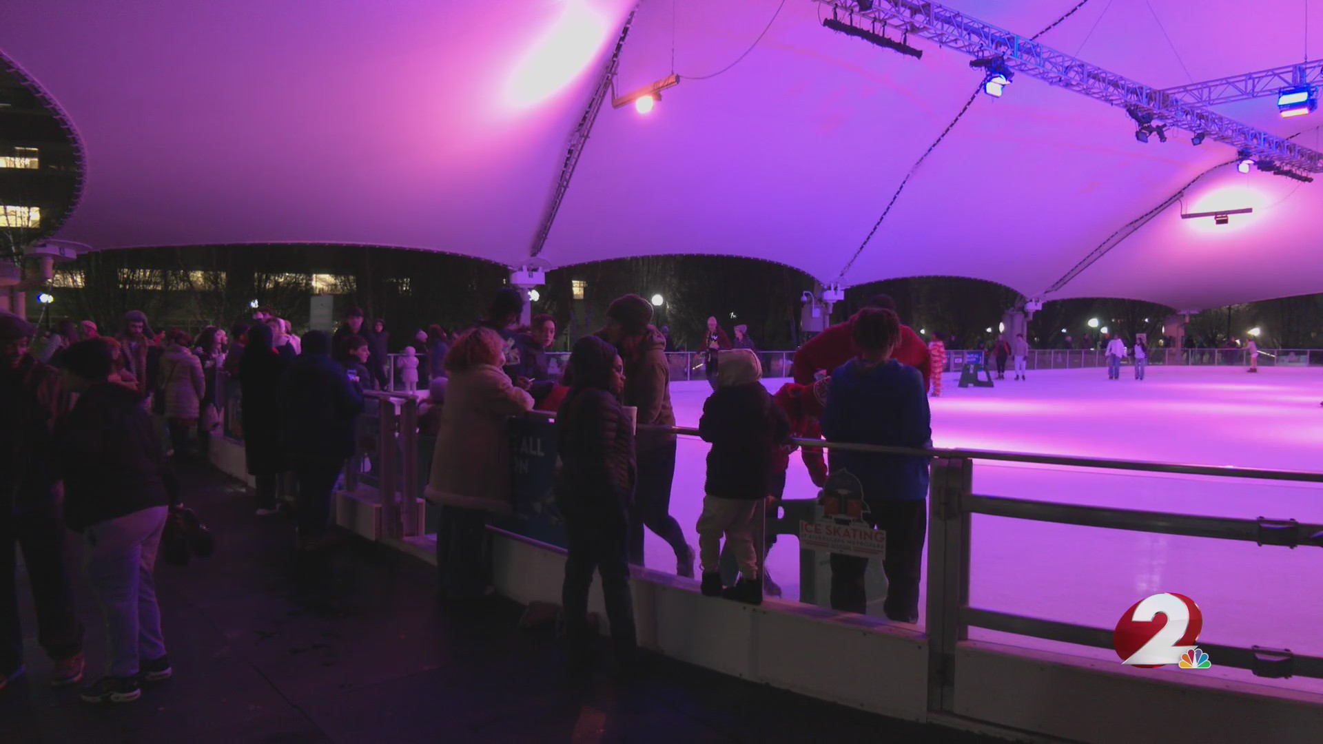 RiverScape MetroPark ice-skating rink provides Christmas Eve fun – WDTN.com