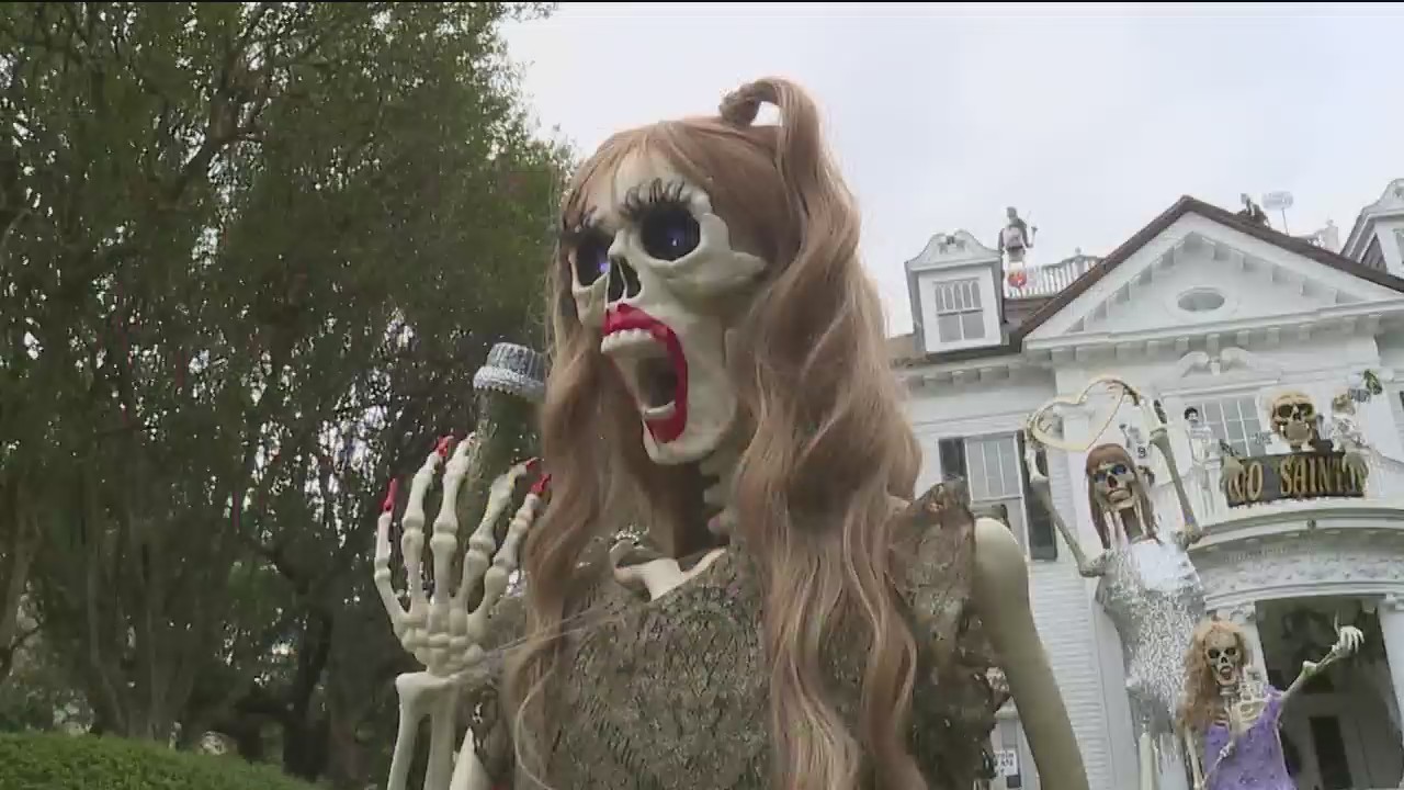 Scary Swift! Taylor Swift-themed Skeleton House ‘Terror Swift: The ...