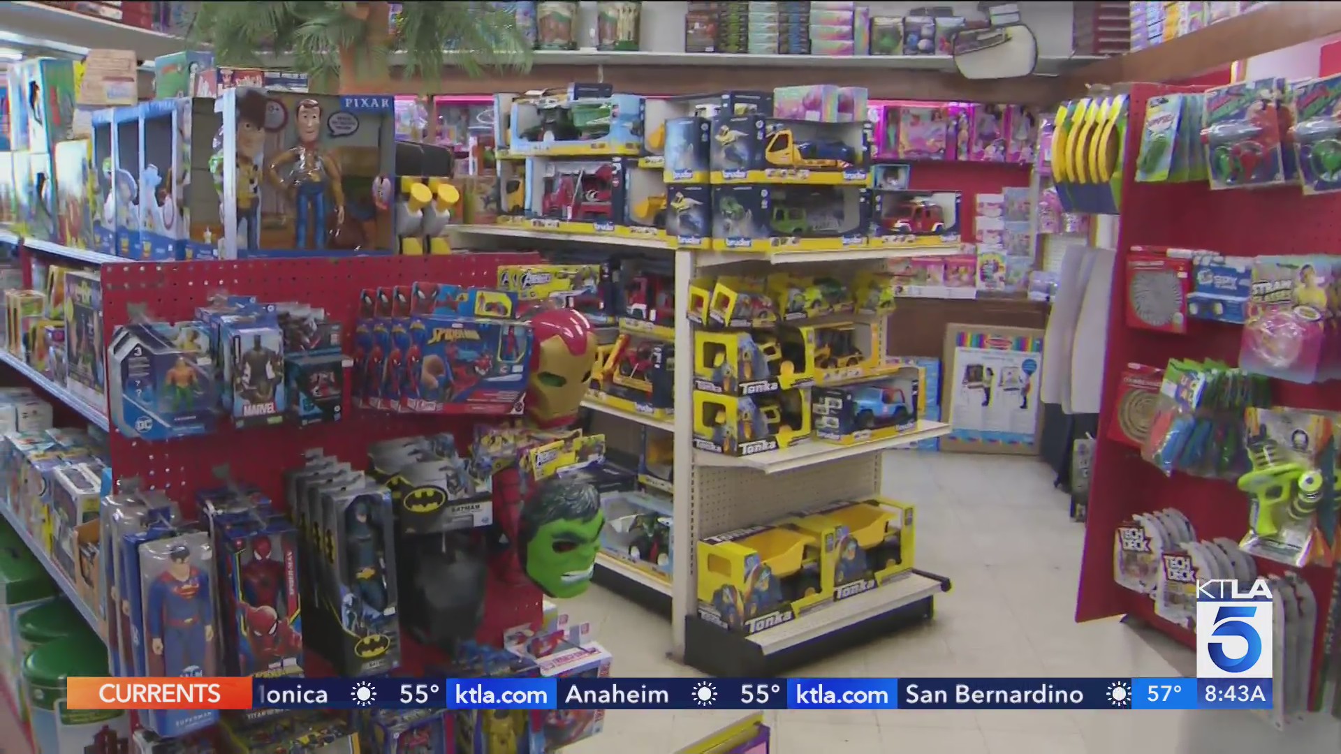 Holiday Toys 2024: Chris Byrne ‘The Toy Guy’ & Kip’s Toyland – KTLA