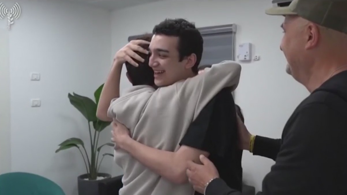 Edan Alexander’s family describe his release | Morning in America ...