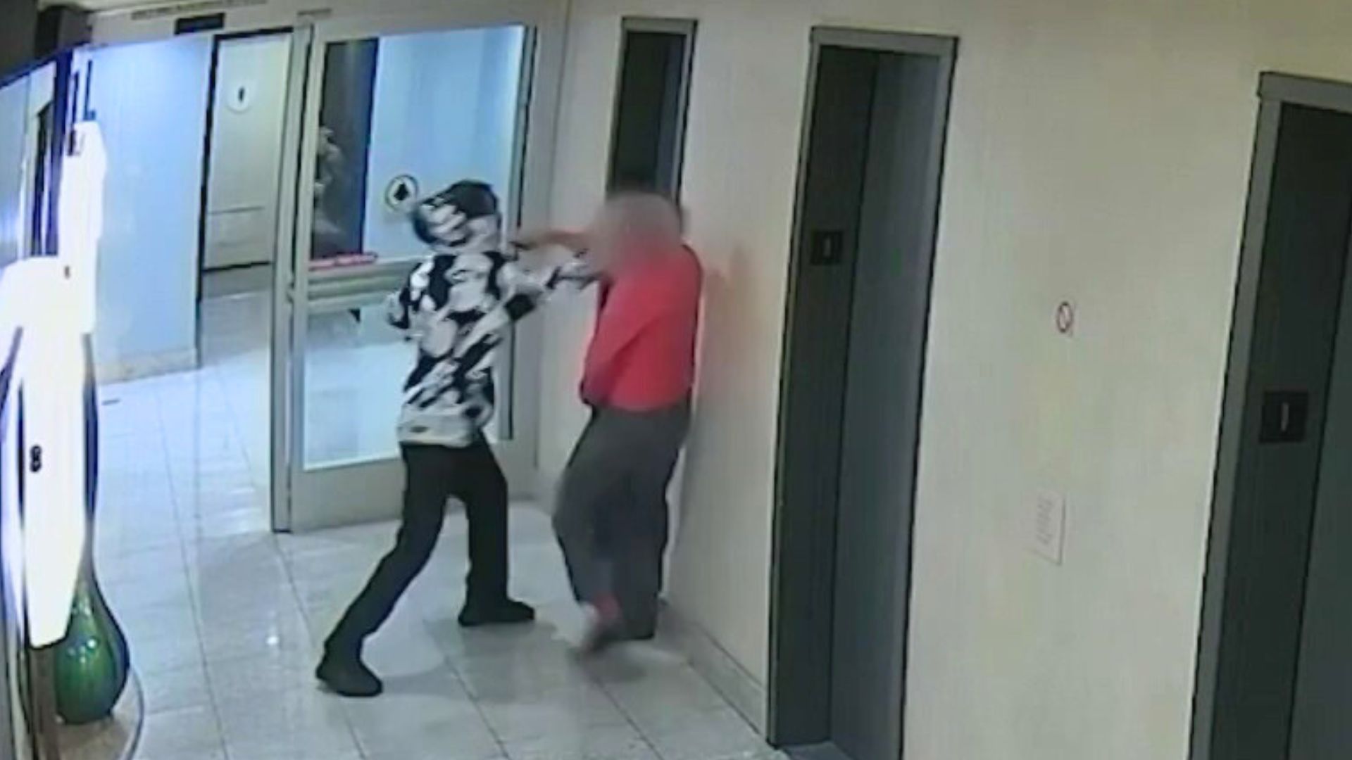 Violent Rolex watch robbery caught on camera in downtown L.A. – KTLA