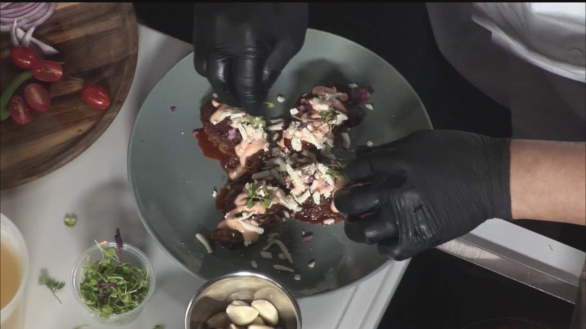 Sunday Brunch: Dell’ Rooster in West Town serves fresh oxtail, Cuban ...
