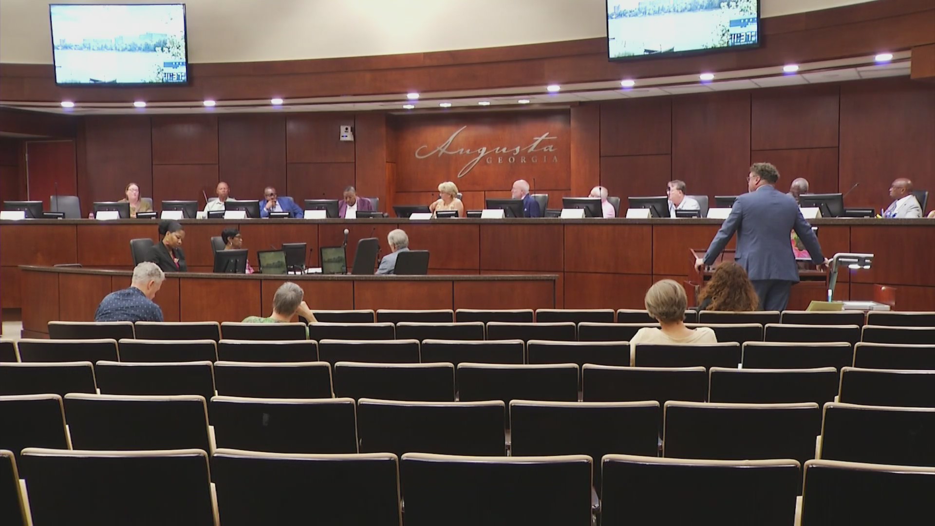 Strong manager for Augusta gets boost from former commissioners – WJBF