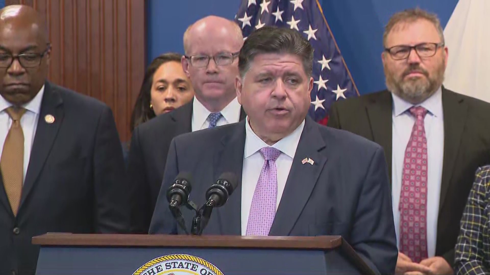 Pritzker says 100 National Guard troops could be deployed to Chicago ...