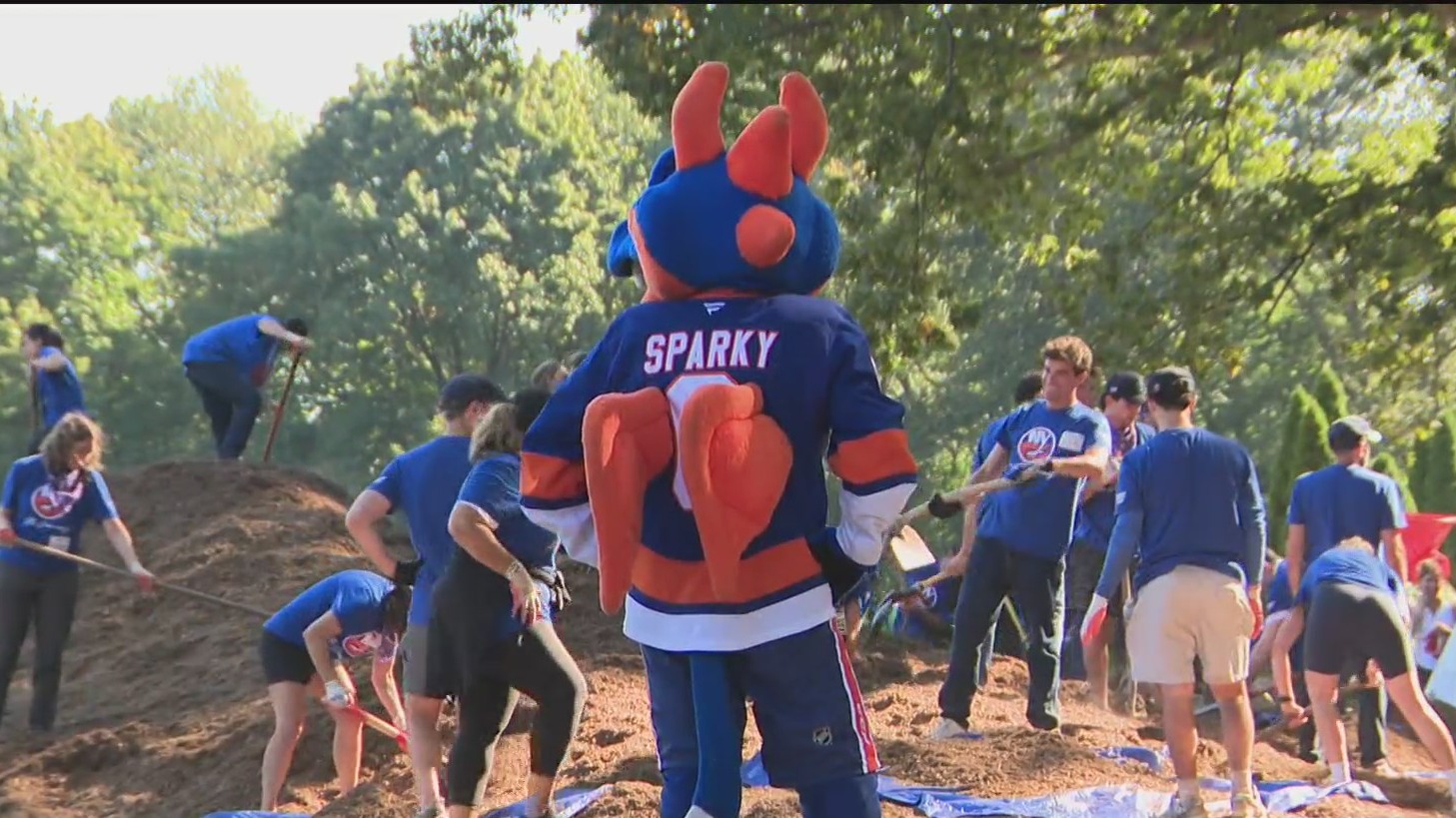 Islanders Children’s Foundation and KABOOM build dream playground – PIX11