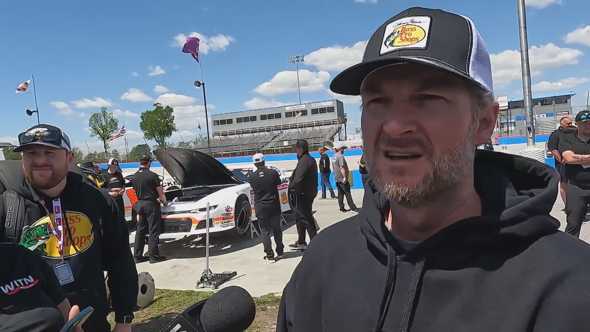 Dale Earnhardt Jr. wows NASCAR fans by racing in Jacksonville – WNCT