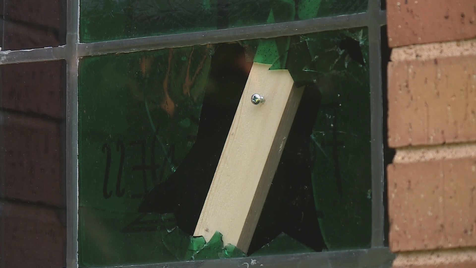 Woman arrested after smashing Florissant stained glass windows – FOX 2