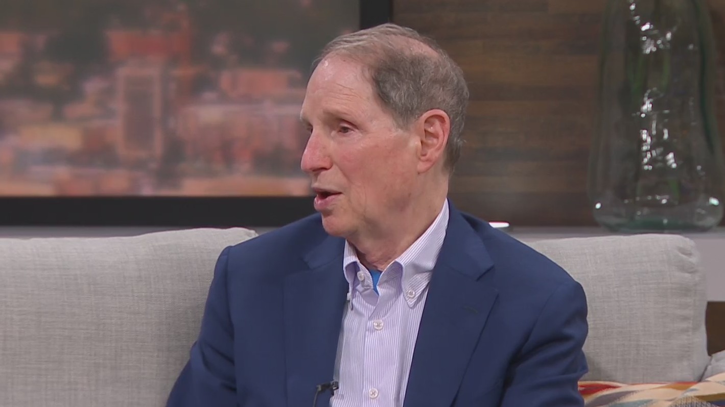 Sen. Wyden on proposed Kroger-Albertsons merger: ‘Rotten to the core ...