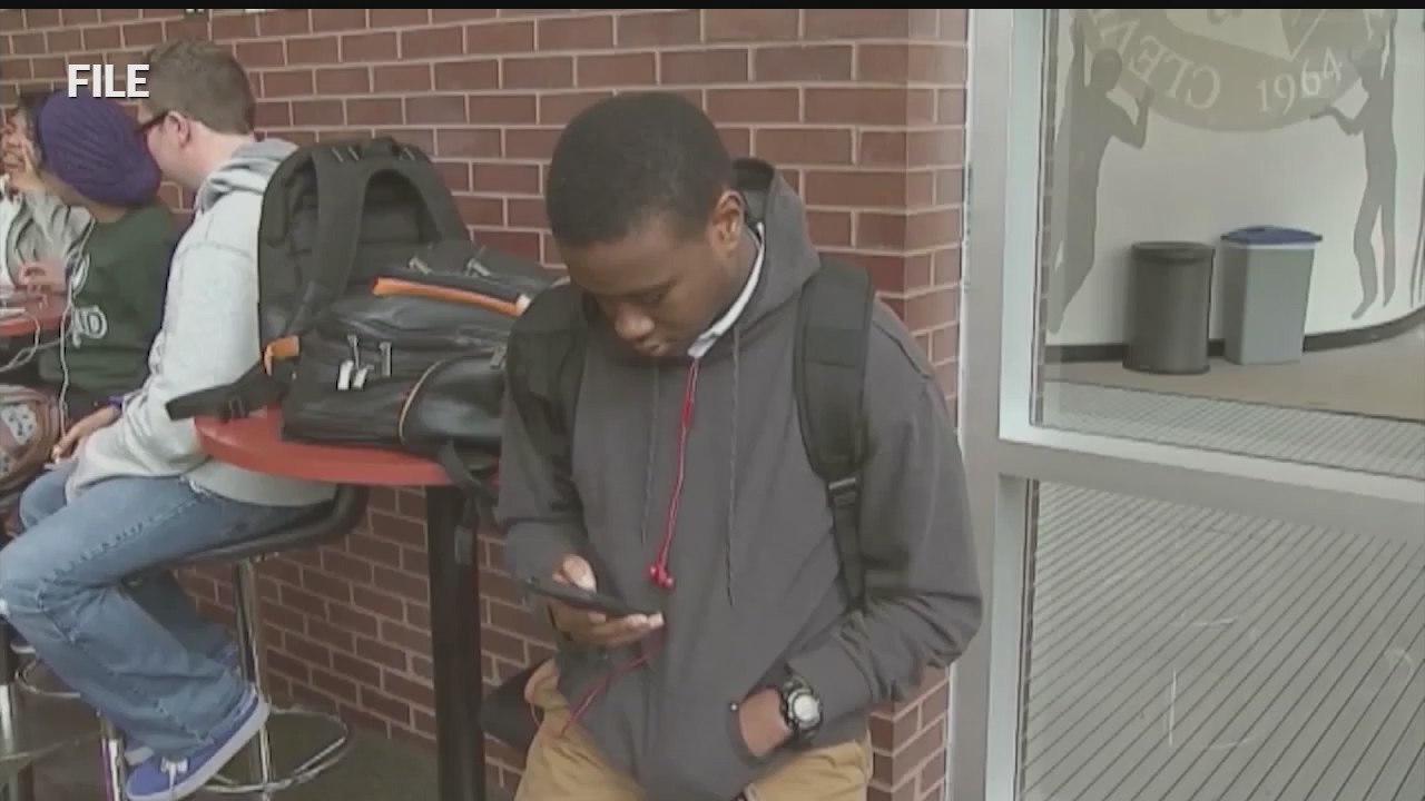 Youngstown City Schools officials praise new cell phone policy – WKBN.com