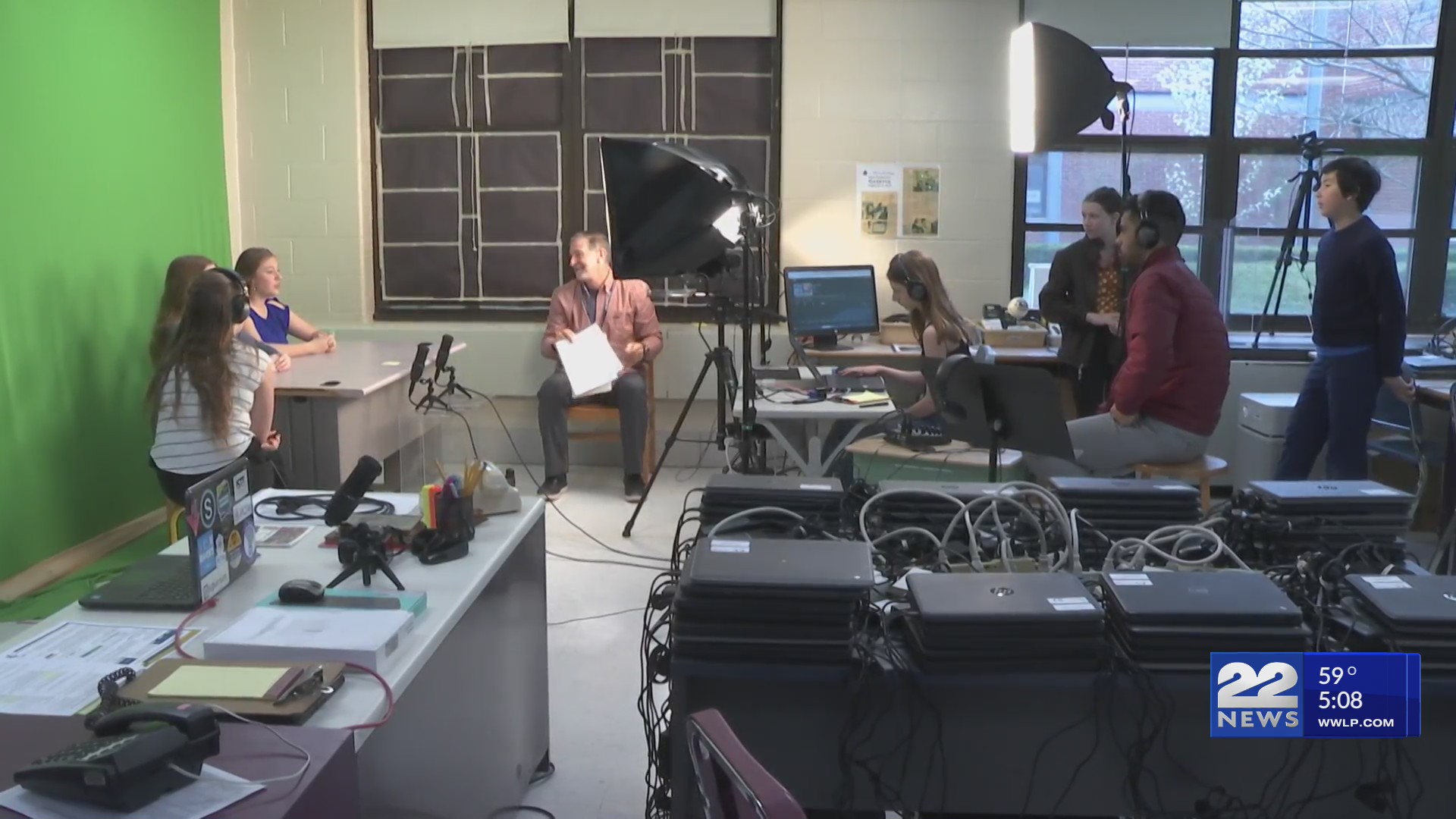 JFK Middle School students produce, broadcast their own newscast – WWLP