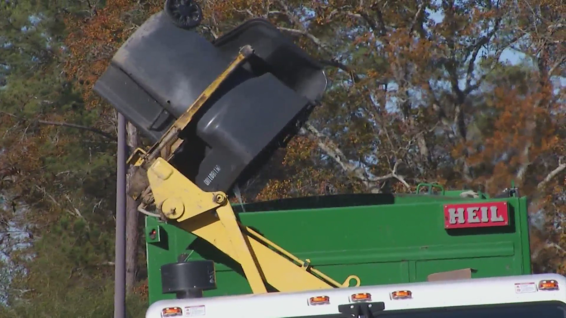 Commission to kick can down the road on new trash service contract – WJBF