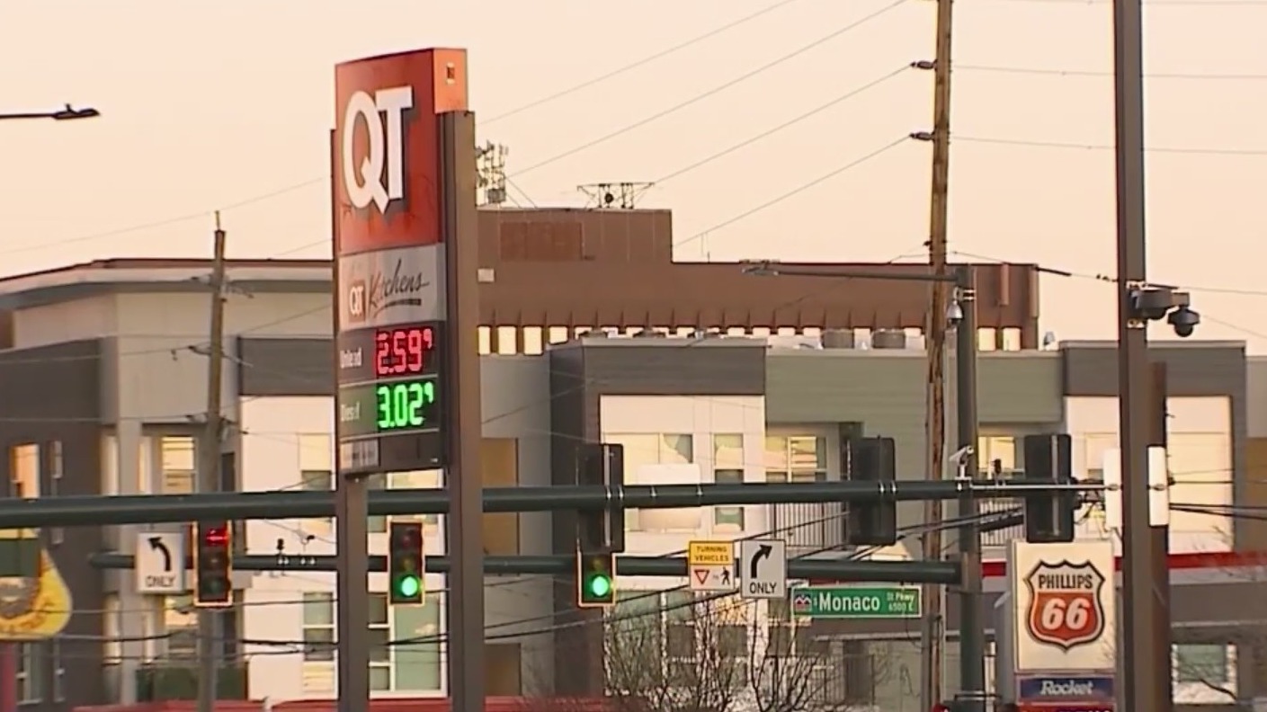 Colorado bill would require climate change warnings on gas pumps ...