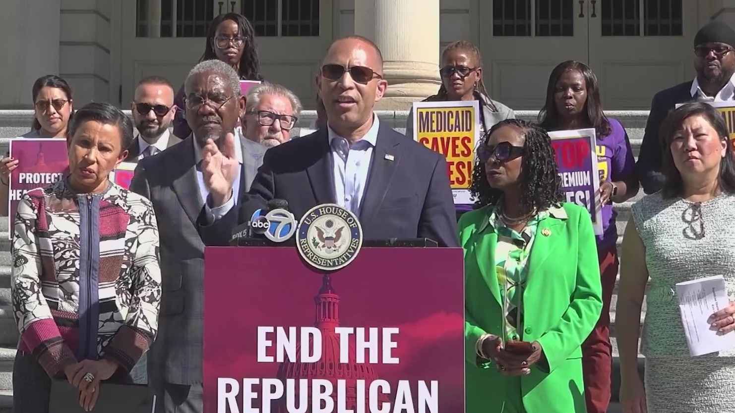 NY Democratic leaders rally at City Hall amid government shutdown – PIX11