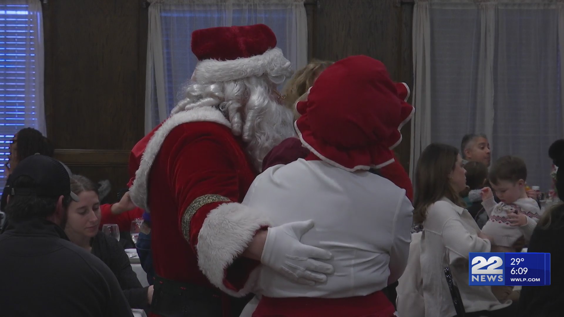 Santa and Mrs. Clause fly into Springfield for breakfast with the ...