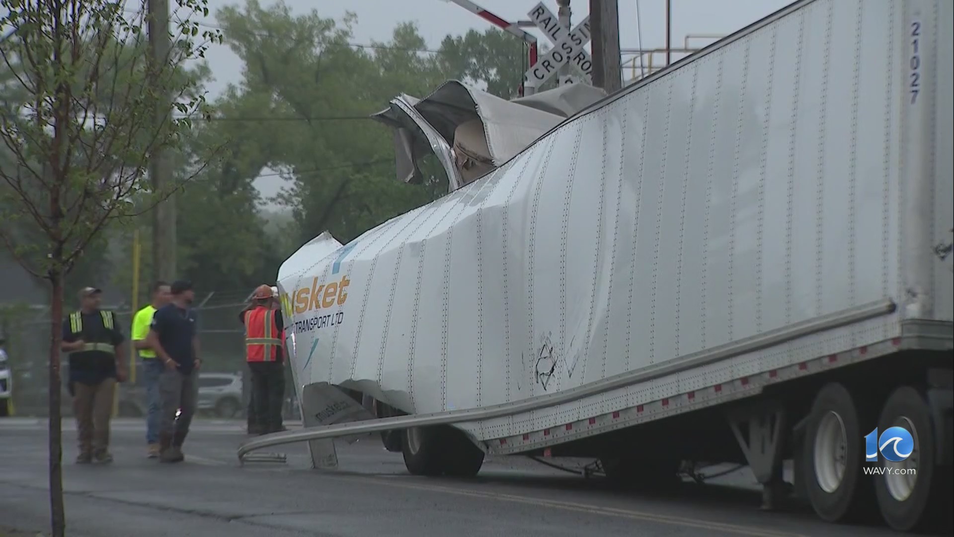 Amtrak train to Norfolk hits tractor-trailer in Conn. – WAVY.com